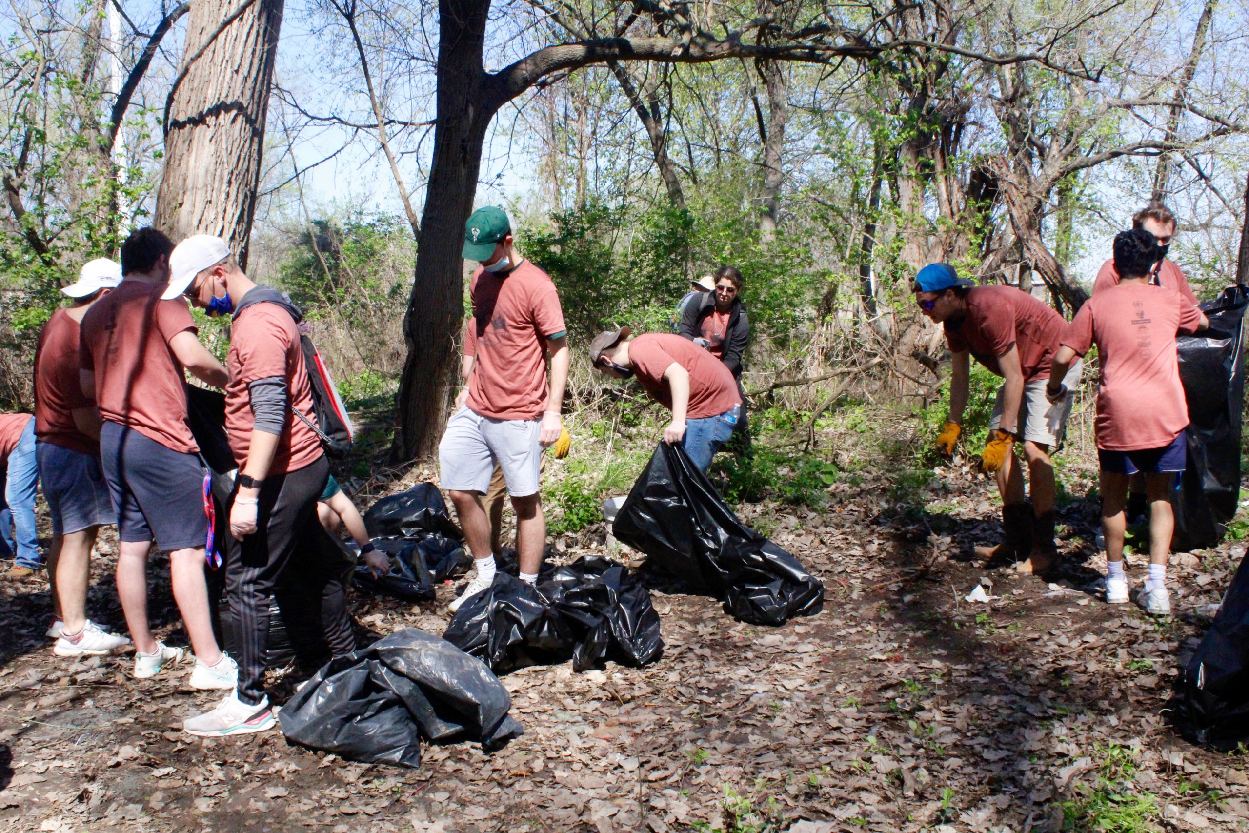 Volunteers start cleaning up abandoned homeless campsites along river ...